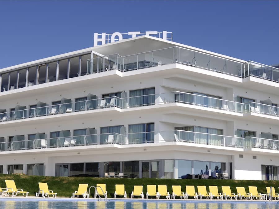 Piscina interior, piscina exterior, espreguiçadeiras