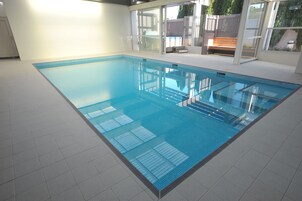 Piscina interior, uma piscina aquecida 