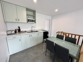 Apartamento Familiar, 2 quartos, banheira de hidromassagem | Quartos insonorizados, Wi-fi grátis, roupa de cama fornecida 