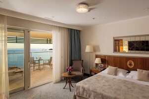 Special Offer - Superior Sea View Room with Balcony and Half day Private Boat Tour | Roupa hipoalergénica, minibar, cofre no quarto, secretária