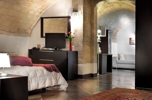 Suite | Minibar, cofre no quarto, com mobília individualizada 