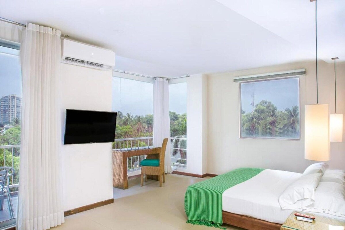 Roupa de alta qualidade, cofre no quarto, cortinas/cortinados opacos 
