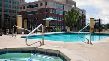 Piscina exterior sazonal