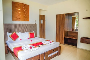Quarto Deluxe | Secretária, quartos insonorizados, camas desdobráveis, Wi-fi grátis 