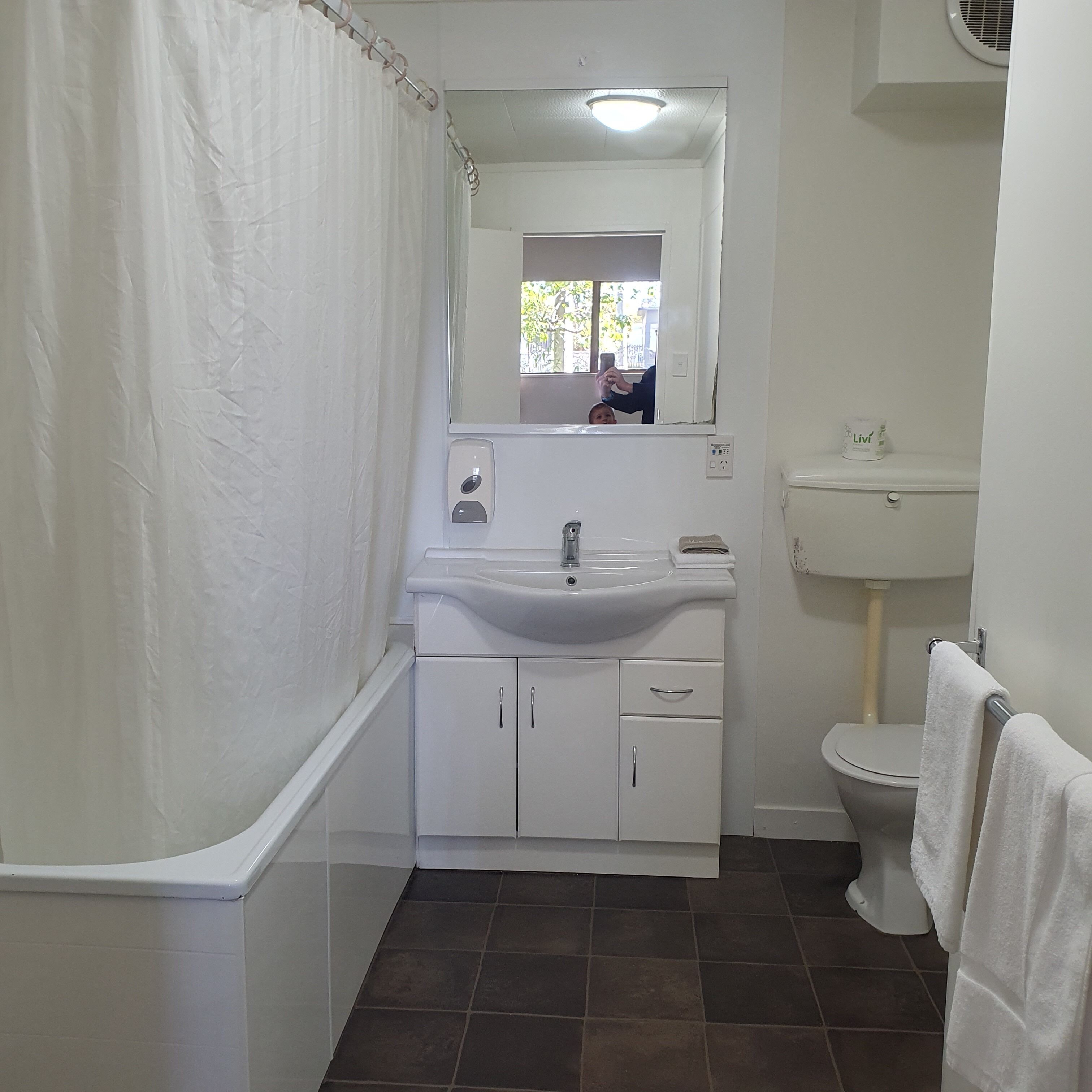 Apartamento, 1 quarto (Prepaid) | Banheiro | Chuveiro, secador de cabelo, toalhas de banho 