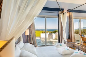 Suíte luxo | Frigobar, cofres nos quartos, cortinas blackout, Wi-Fi de cortesia