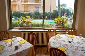 Café da manhã, almoço e jantar