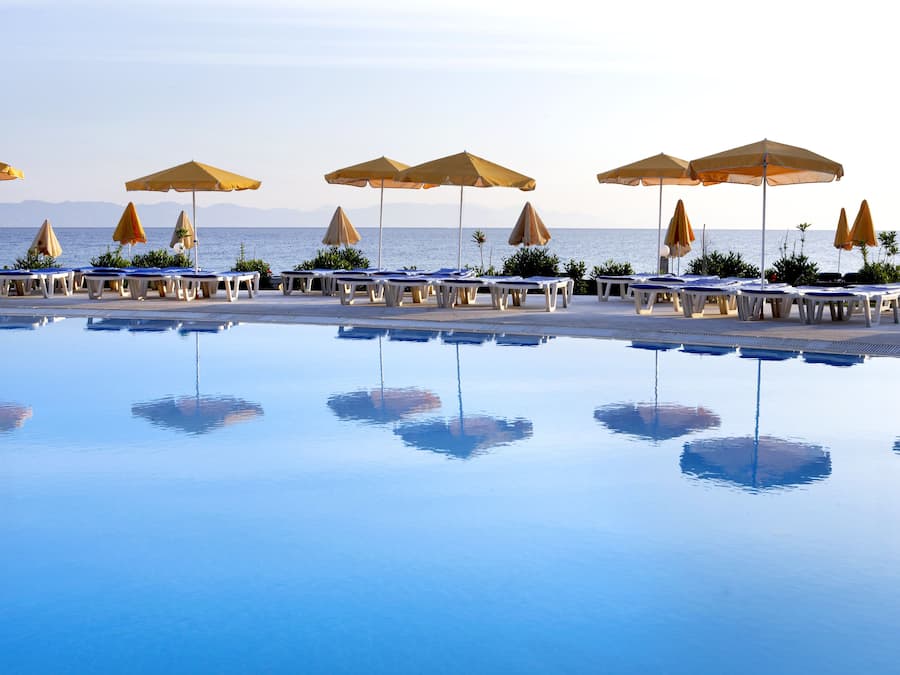 4 piscinas externas, guarda-sóis, espreguiçadeiras