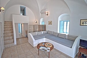 Apartamento tradicional (Triple) | Área de estar | TV de tela plana