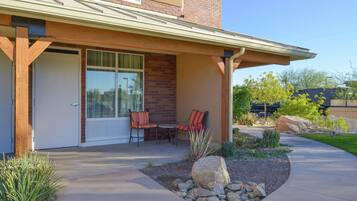 Quarto, 2 camas Queen, varanda | Vista do quarto