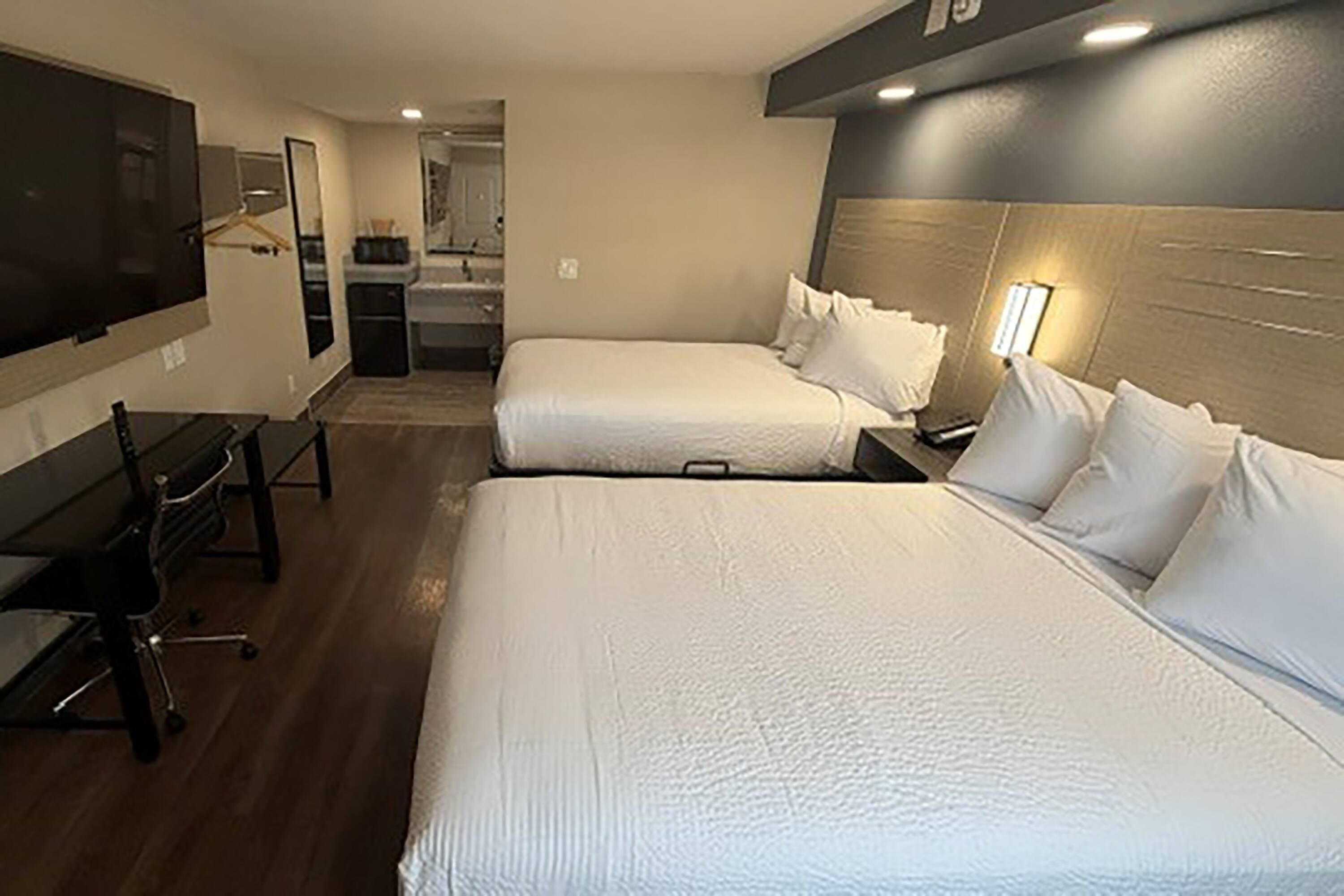 Quarto, 2 camas de casal, não fumadores | Roupa de alta qualidade, secretária, cortinas/cortinados opacos 