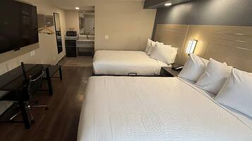 Quarto, 2 camas de casal, não fumadores | Roupa de alta qualidade, secretária, cortinas/cortinados opacos