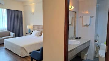 Quarto executivo, sacada | Frigobar, cofres nos quartos, escrivaninha, cortinas blackout