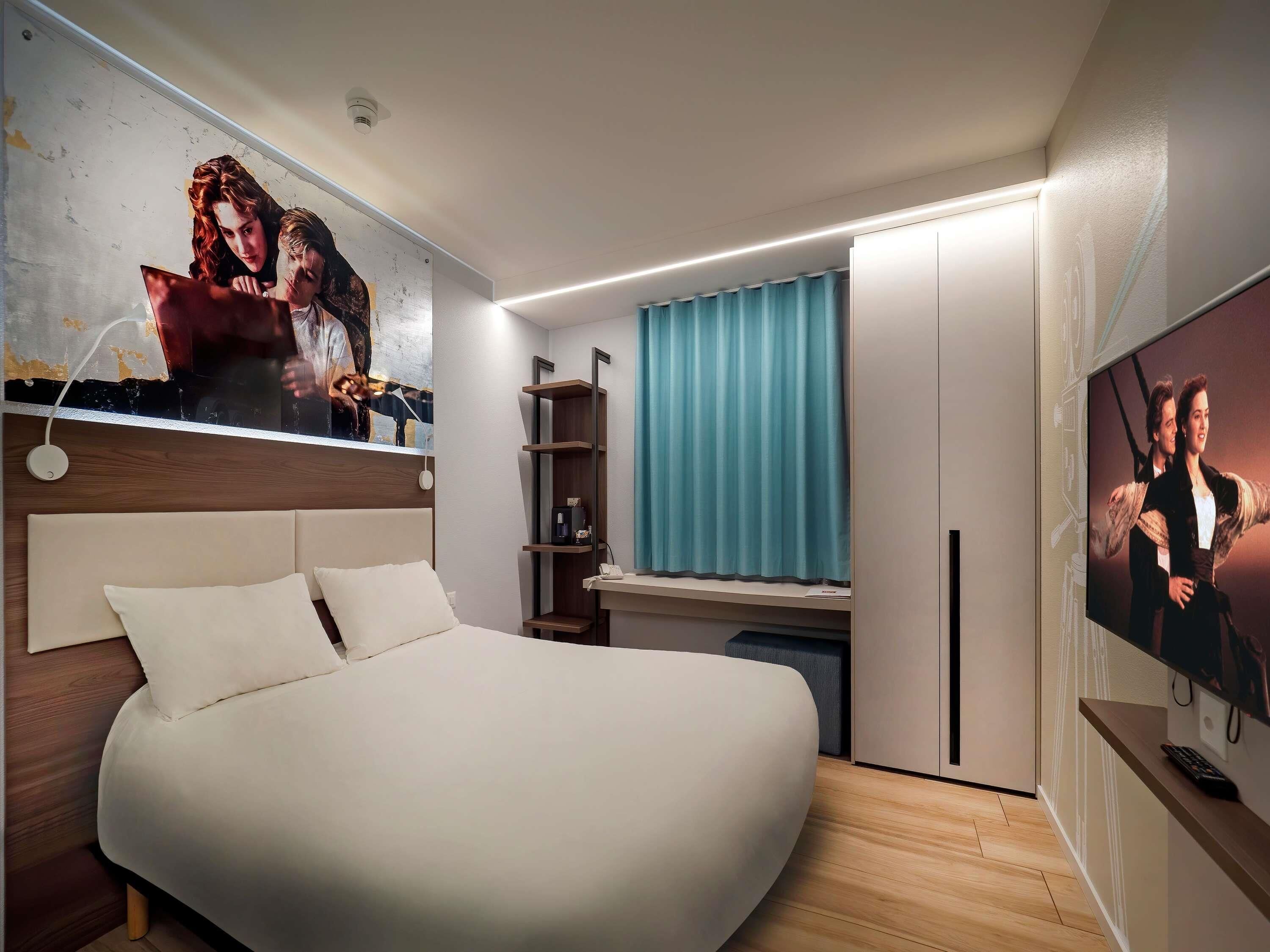 Quarto Superior, 1 cama de casal | Minibar, cofre no quarto, com decoração personalizada 