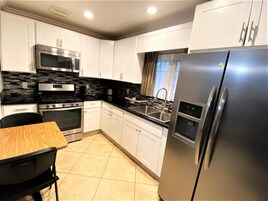 Quarto, 1 cama King, para não fumantes | Cozinha privada | Cafeteira/chaleira