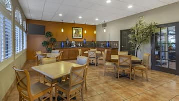 Pequeno-almoço tipo buffet incluído