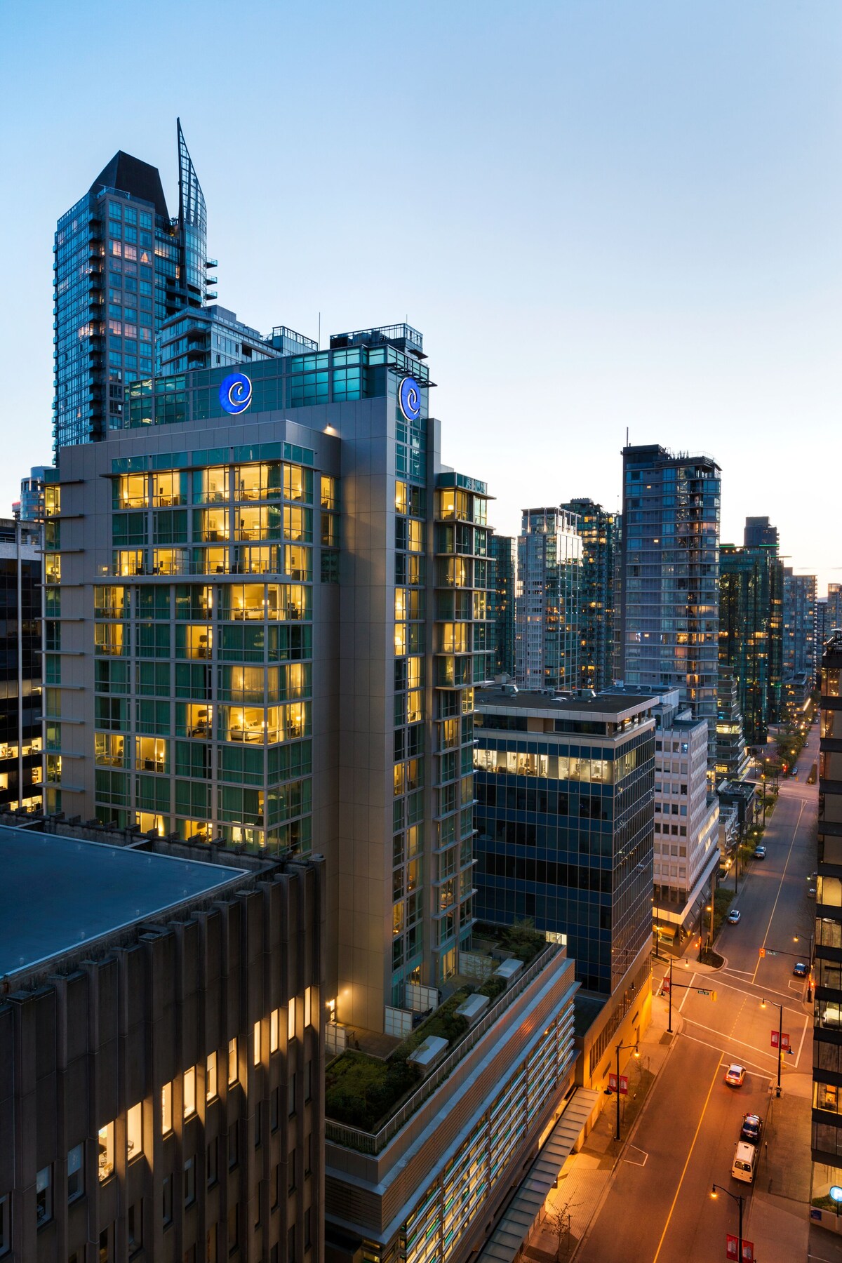 Coast Coal Harbour Vancouver Hotel by APA Reviews, Deals & Photos 2024 ...