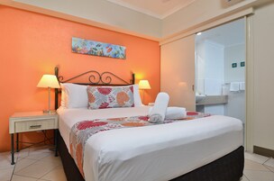 Apartamento Deluxe, 1 quarto (Adults Only) | 1 quarto, com mobília individualizada, cortinas/cortinados opacos