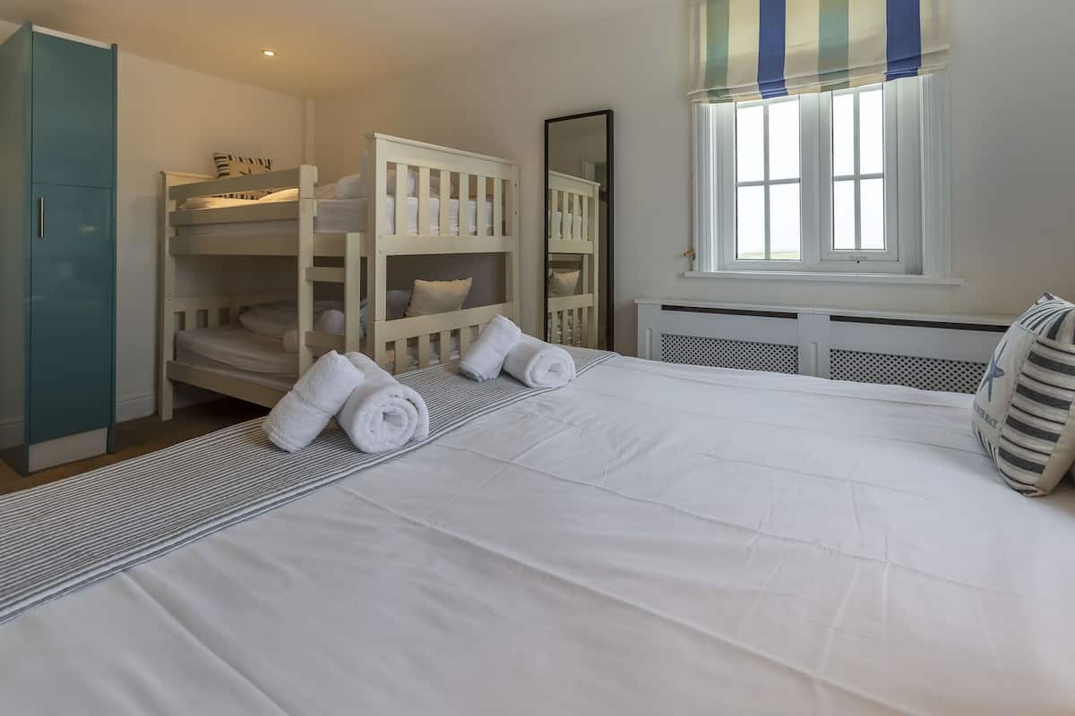 Suite, casa de banho anexa (& Overhead Shower)
