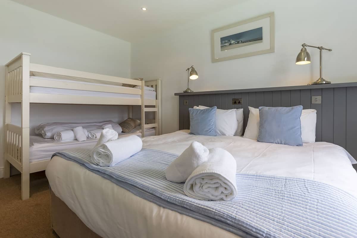 Suite, casa de banho anexa