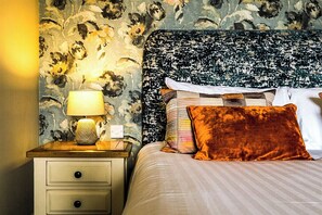 Quarto | Escrivaninha, ferros/tábuas de passar roupa, Wi-Fi de cortesia