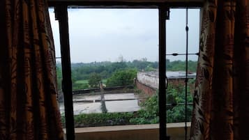 Quarto básico | Vista do quarto