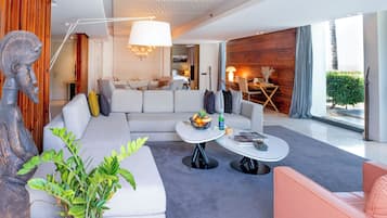 Presidential Suite - Sea View & Terrace 4 adults | Área de estar | TV LCD
