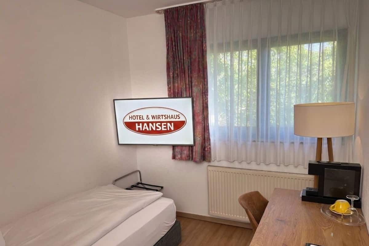 Quarto Individual Económico | Roupa hipoalergénica, secretária, cortinas/cortinados opacos