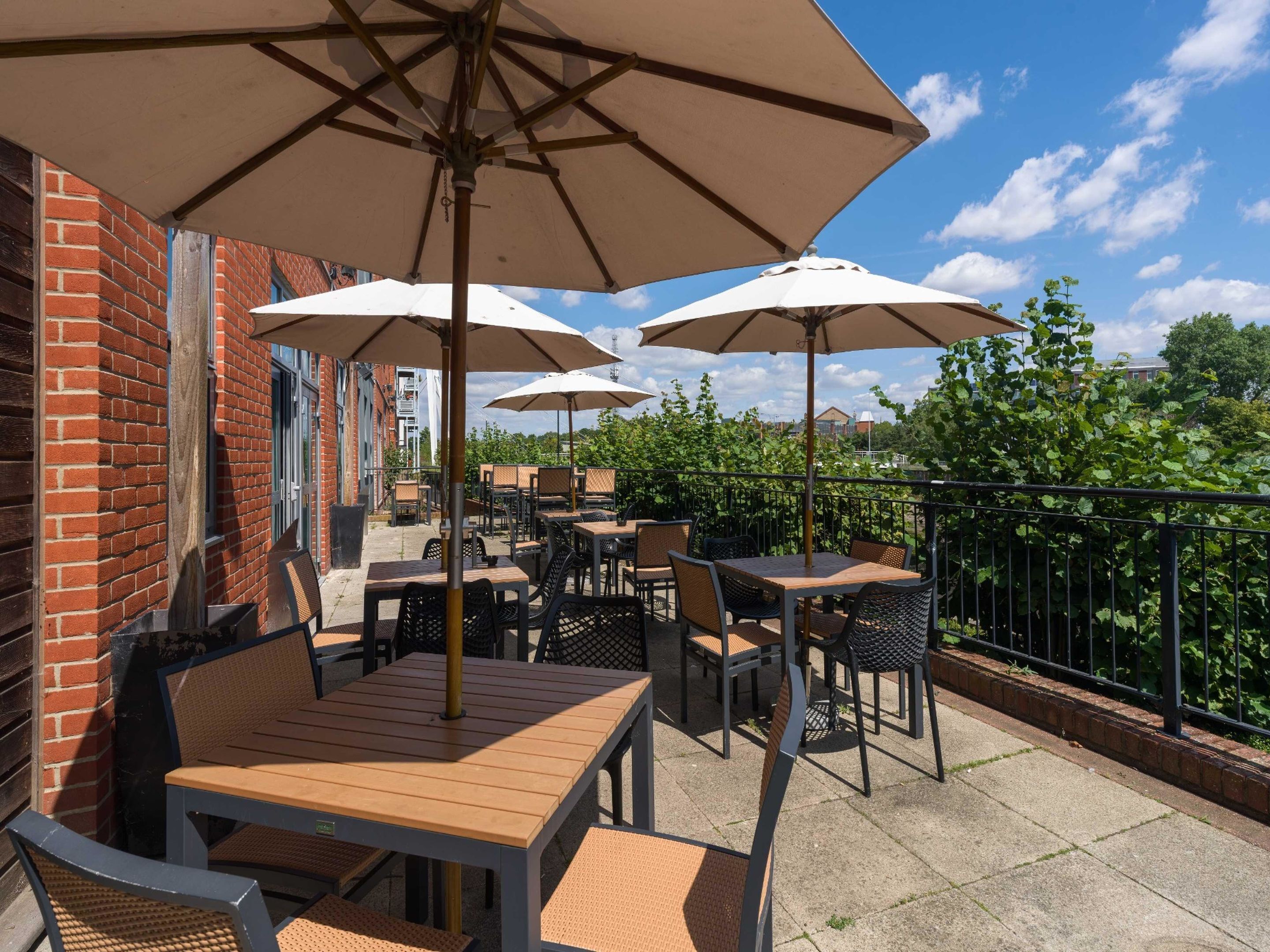 Pequenos-almoços, almoços, jantares servidos, cozinha vegan 