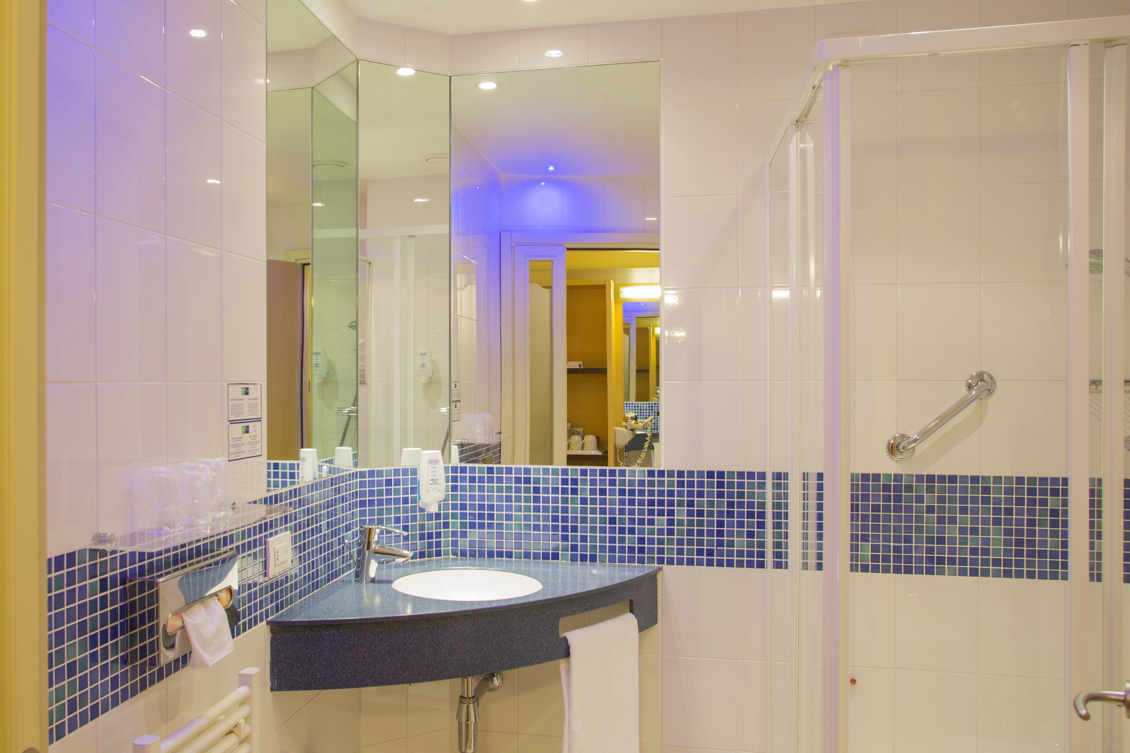 Holiday Inn Express Milan - Malpensa Airport, an IHG Hotel Reviews ...