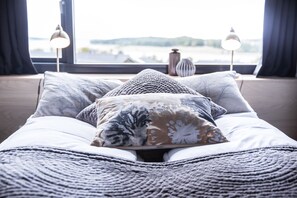 Standard Small, View | 1 quarto, roupas de cama premium, escrivaninha, cortinas blackout