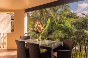 Apartamento de dois quartos | Camas com colchões pillow-top, cofres nos quartos