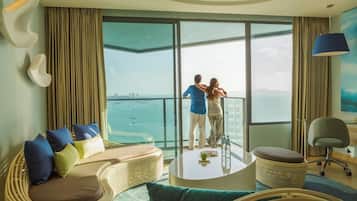 Suíte club, 1 cama King, na torre (Executive Tower) | Cofres nos quartos, escrivaninha, espaço de trabalho para notebook