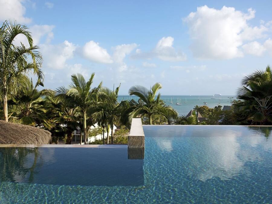 2 piscinas exteriores, espreguiçadeiras