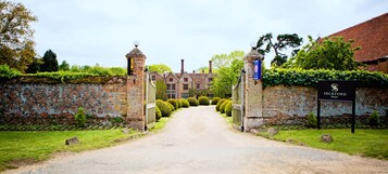 Fachada do alojamento (tarde/noite)