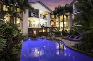 2 piscinas exteriores, espreguiçadeiras 