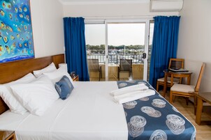 Quarto Standard, vista para o oceano (Free Wi-Fi & Parking) | Ferro/tábua de engomar, berços/camas para crianças, Wi-fi grátis