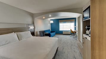 Suíte, 1 cama King e sofá-cama | 1 quarto, roupas de cama premium, escrivaninha, cortinas blackout