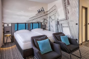 Urban Double Room | Roupa hipoalergénica, cofre no quarto, secretária