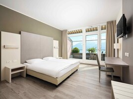 Cofres nos quartos, escrivaninha, Wi-Fi de cortesia, roupa de cama