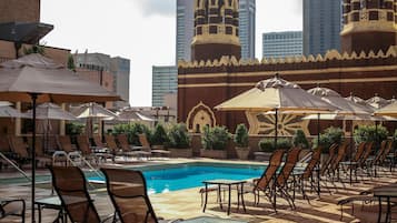 Piscina exterior, da(s) 09:00 à(s) 19:00, guarda-sóis, espreguiçadeiras