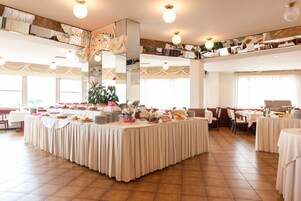 Pequeno-almoço tipo buffet diário incluído 
