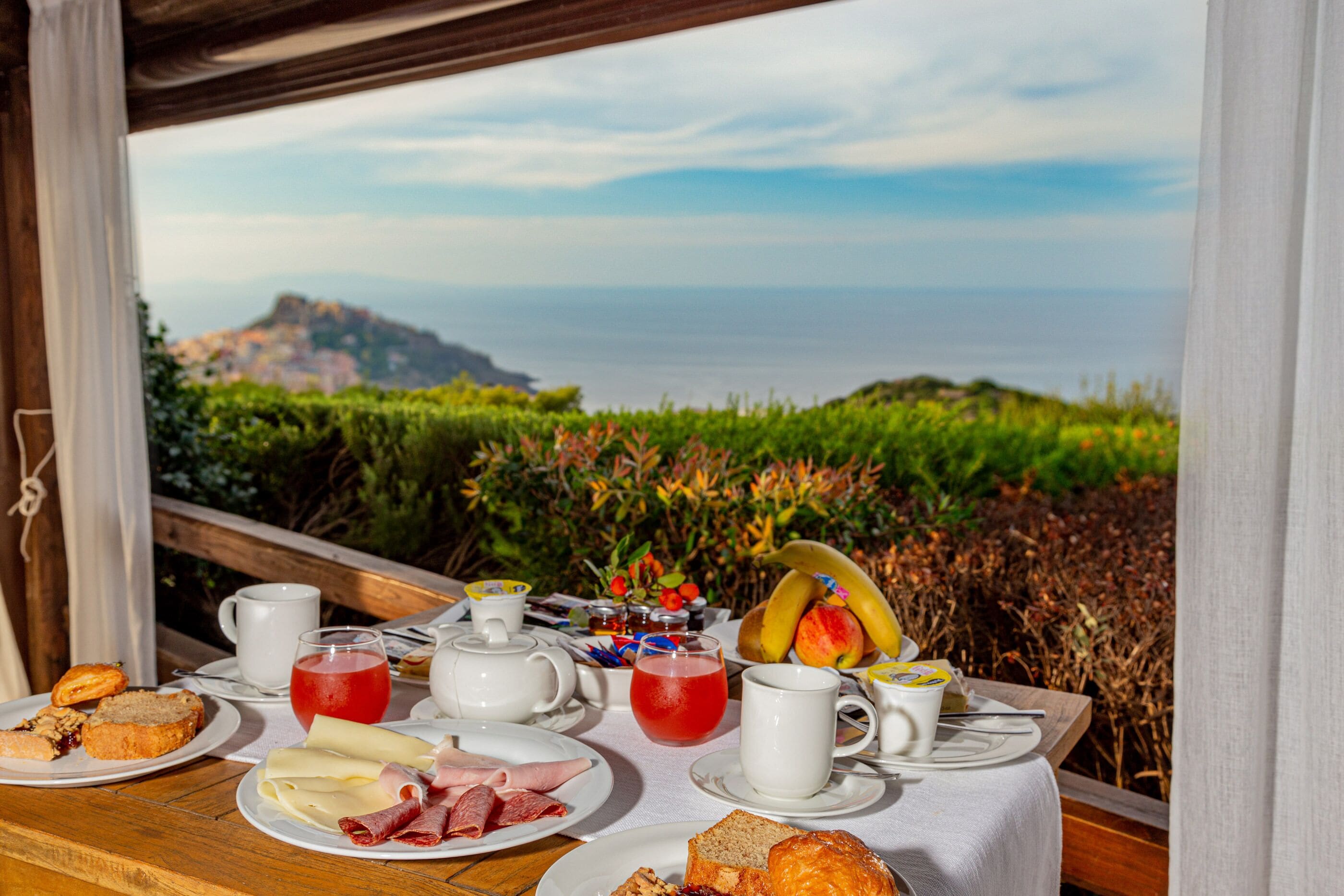 Café da manhã feito na hora grátis todos os dias