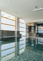 Quarto Duplo (Spa Access) | Minibar, cofre no quarto, secretária, cortinas/cortinados opacos 