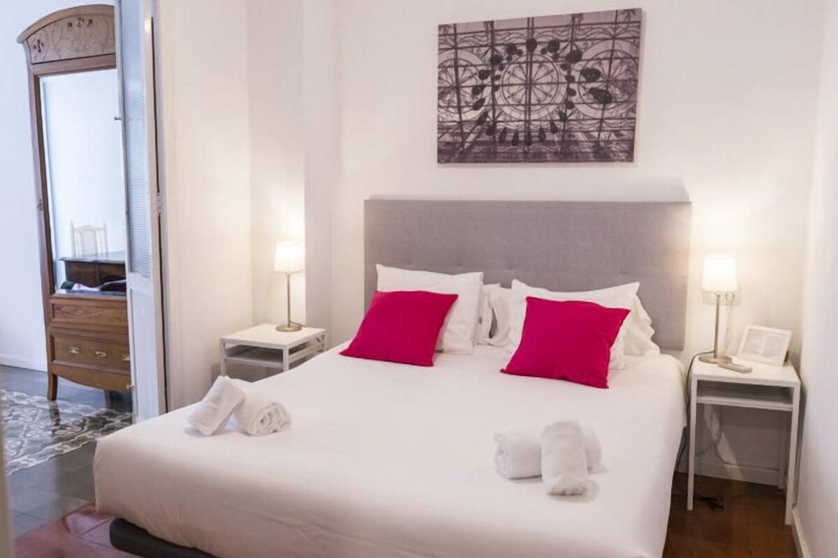Suíte júnior, 1 cama de casal | Escrivaninha, ferros/tábuas de passar roupa, berços grátis