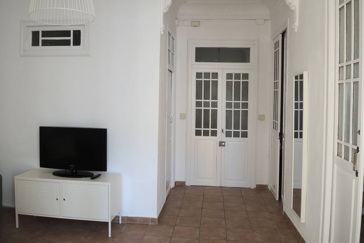 Apartamento (5 persons) | Área de estar | TV de tela plana