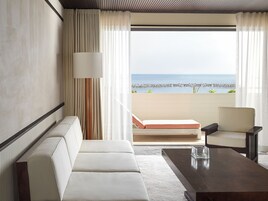 Suíte panorâmica | Área de estar | TV de tela plana