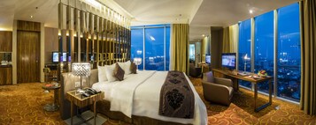 Suíte | Cofres nos quartos, escrivaninha, espaço de trabalho para notebook