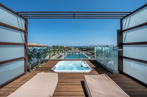 Double Sea view with outdoor Jacuzzi 18+ | Minibar, cofre no quarto, secretária, cortinas/cortinados opacos 