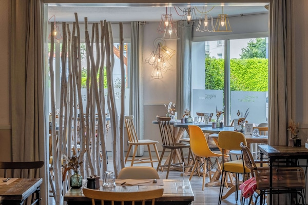 Pequenos-almoços, almoços, jantares servidos, cozinha francesa